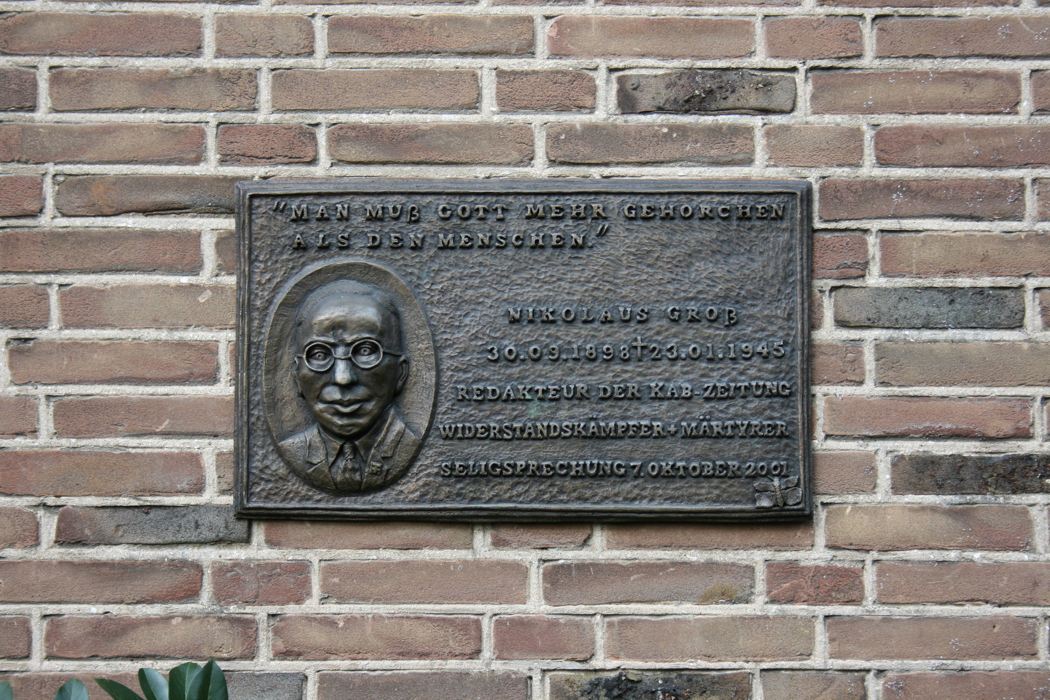 Gedenktafel am Nikolaus-Groß-Platz in Emmerich am Rhein. Foto Frank ...
